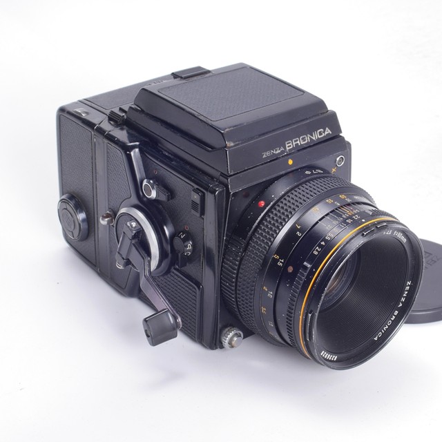 BRONICA SQ A 80/2.8S waist flat medium format film camera is light and ...