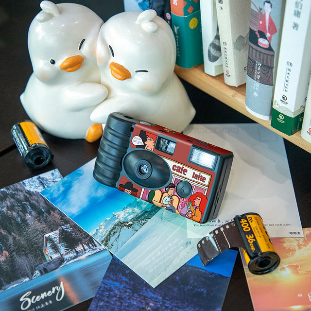 135 Kodak disposable film illustration with flash color camera ...