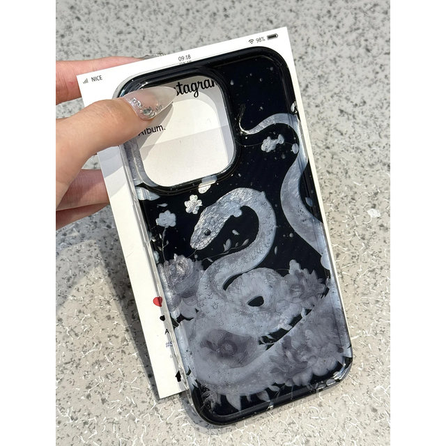 Chinese style black and white ink snake is suitable for Apple 15promax ...