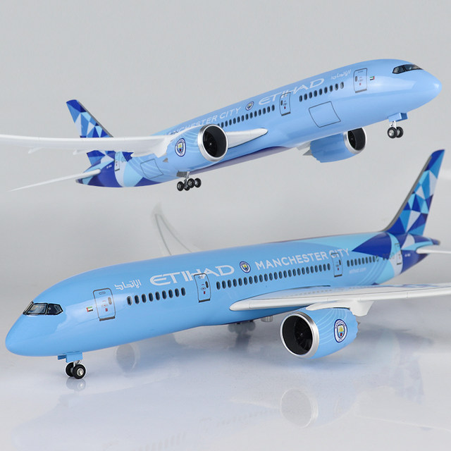 Large wheeled light aircraft model Etihad Aircraft Boeing B787 ...