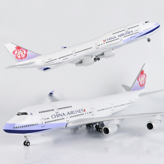 Large wheeled light aircraft model China Airlines Boeing B747 ...