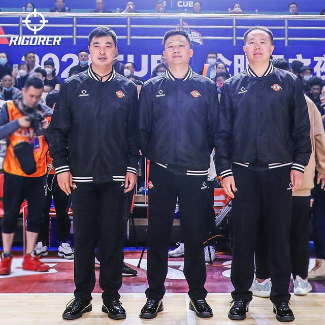 Basketball referee jacket Persistent person who woven jackets and ...