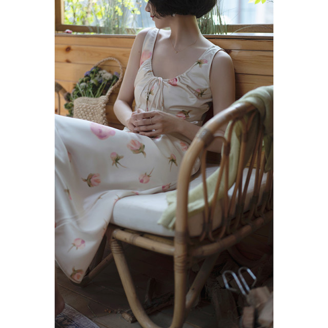 Ching's retro satin floral U-neck dress with round neck and drawstring ...