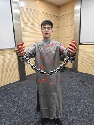 Fang Zhimin's prisoner Li Yu and white blood clothes in the prisoner Li ...