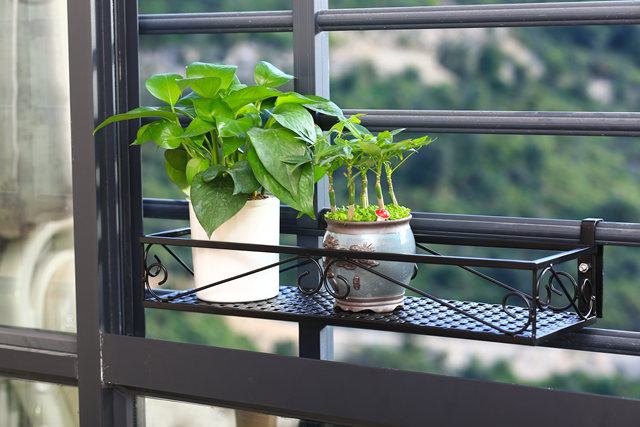 Wrought iron anti-theft window frame succulent flower stand window sill ...