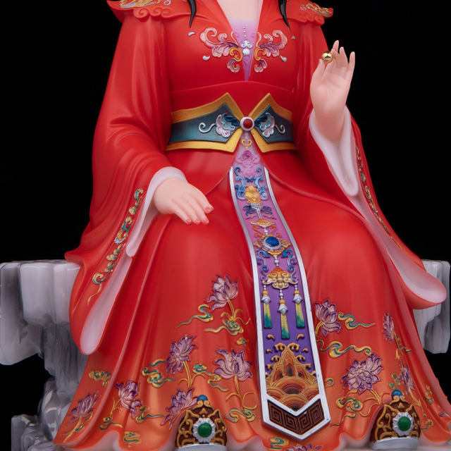 The statue of Hu Xiuying, the goddess of Hu family, is white marble ...