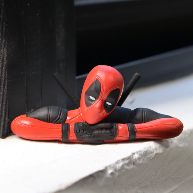 Mini Deadpool Reading Board Little Puppet Small Desktop Creative Small ...