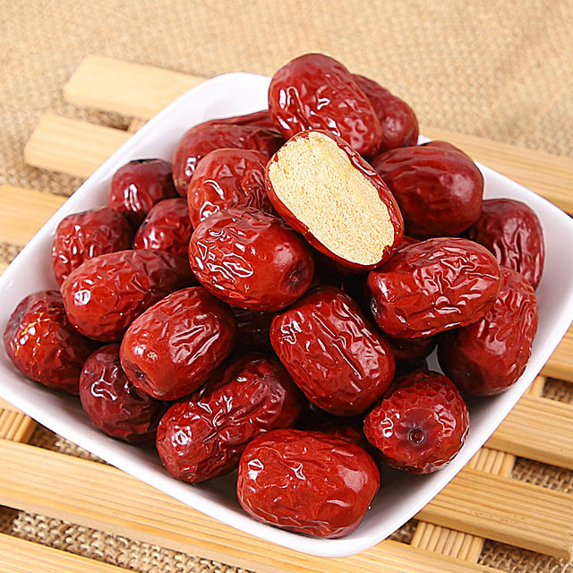 Xinjiang red dates dry goods no special grade Ruoqiang dates soaked in ...