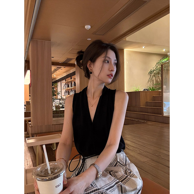 Fanfann enters summer sleeveless halter neck V-neck vest for women ...