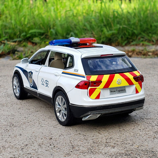 1:32 Tiguan L alloy off-road vehicle imitates real police car model ...