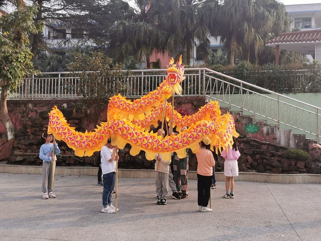 Children's Dragon Dance Kindergarten Dragon Dance Primary and Secondary ...