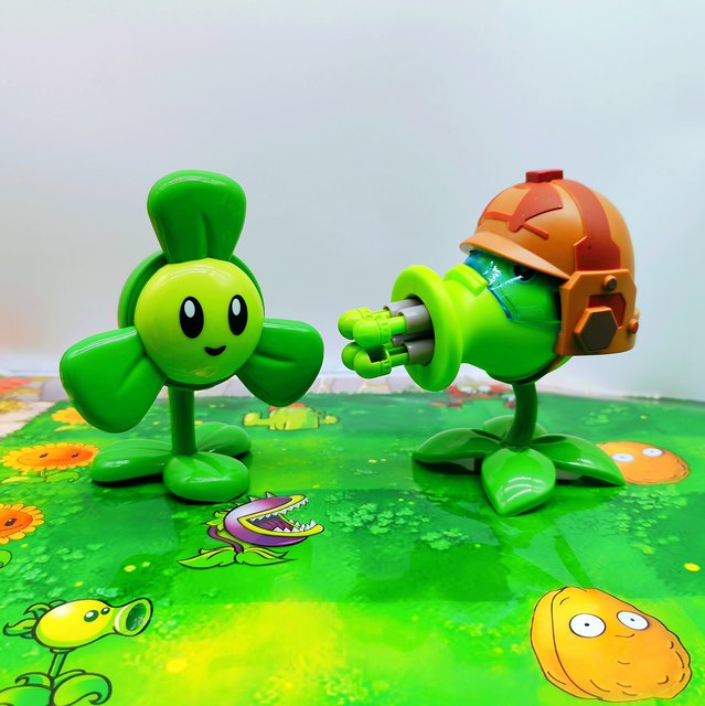 Genuine Plants vs. Zombies children's toys for boys and girls clover ...