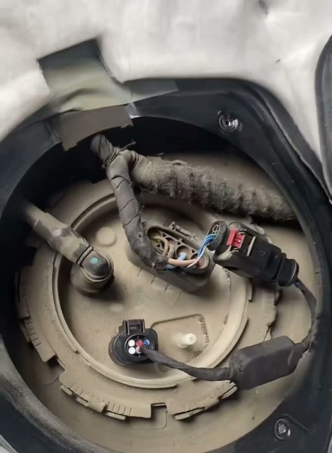 New Audi A6LC8 Q7Q8 and Volkswagen Touareg Oil Float Simulator Oil Tank Oil Gauge Sensor Shield