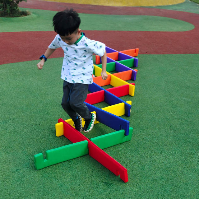 Children's 100 -jump grid jumping grid drilling cave crossing game ...
