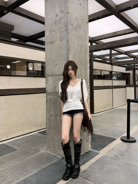 Yang Ribai Lazy First V-neck Bat Sleeve T-shirt Slim Modal Knitted Top