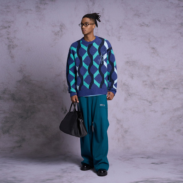 Chen Weiting Canotwait color wave pattern embroidered alphabet jerer ...