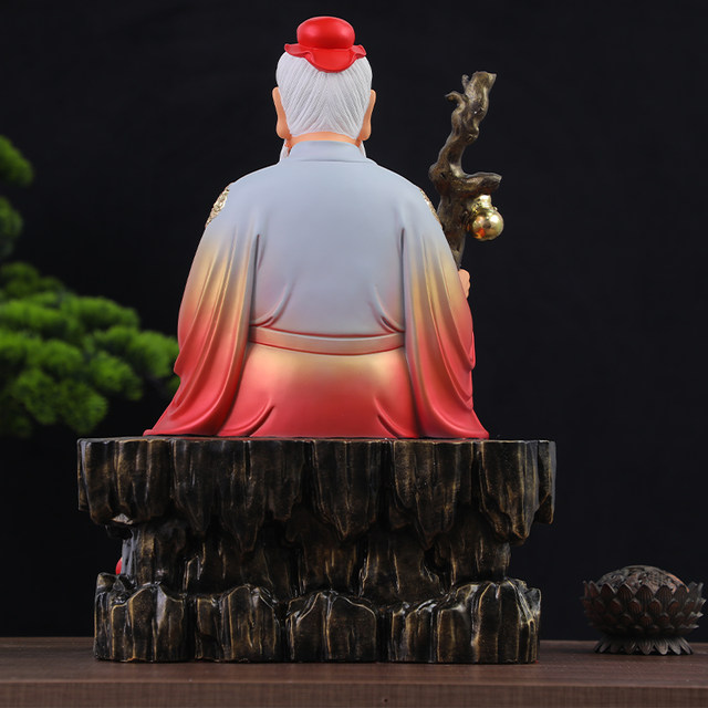 The old statue of the copper color moon, the old man of the old man ...