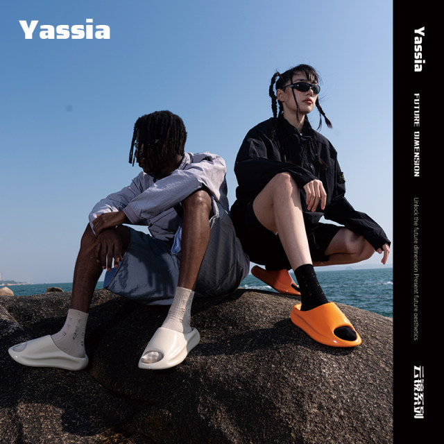 Asian bunch outdoor slippers 2025 new couples cloud thick-soled beach ...