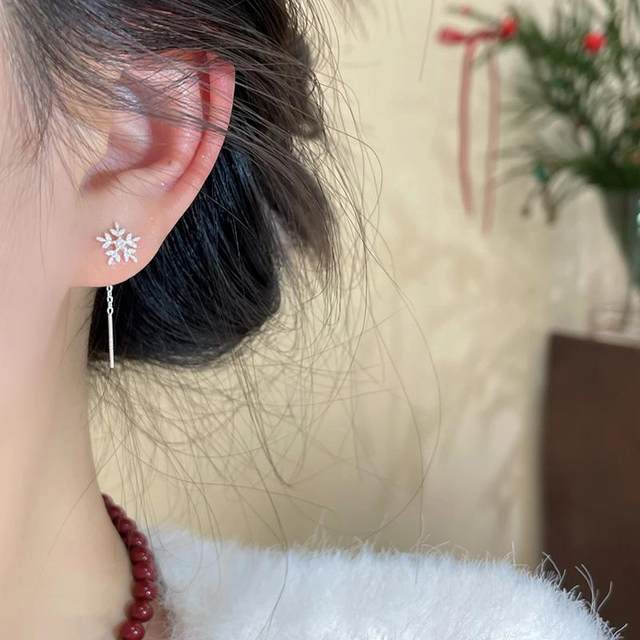 S925 Silver Snowflake Ear Ear Ear, exquisite, simple temperament, ear pier