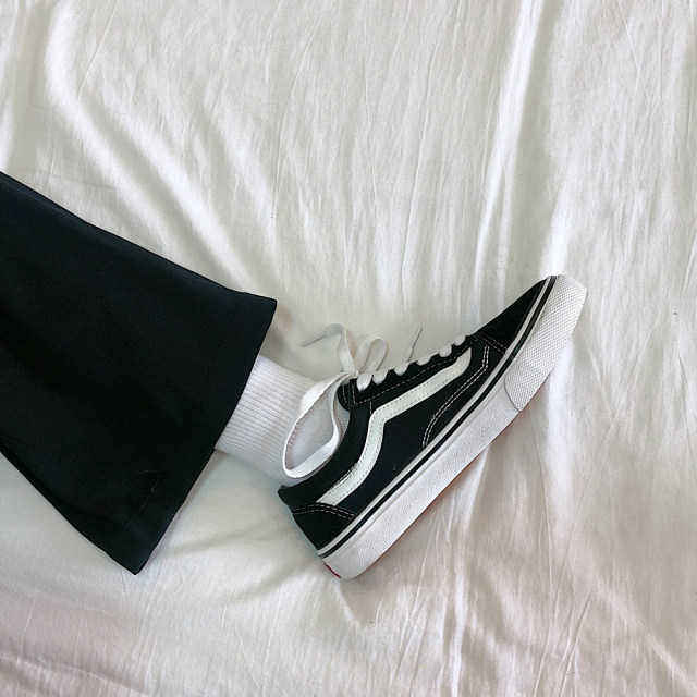 Jinyu Lu Korean version of INS street shooting versatile slide shoe ...