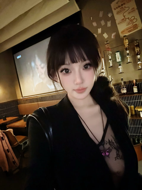 Eva Junjun Jiang hot girl sexy v low cross collar long sleeve lace fake two-piece T-shirt women ...