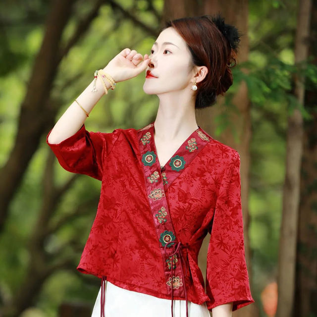 Autumn new female jacket Tang costumes Mom pretend to be Hanfu V -neck ...