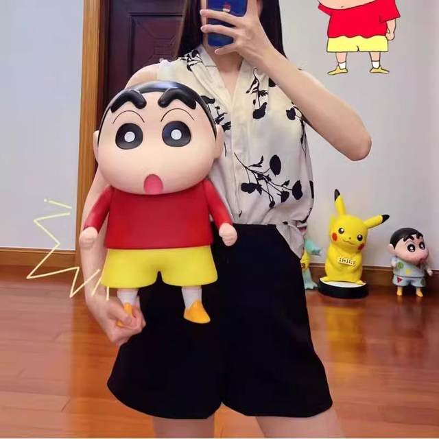 Crayon Shin-shit ornaments Large piggy bank Living room entrance ...