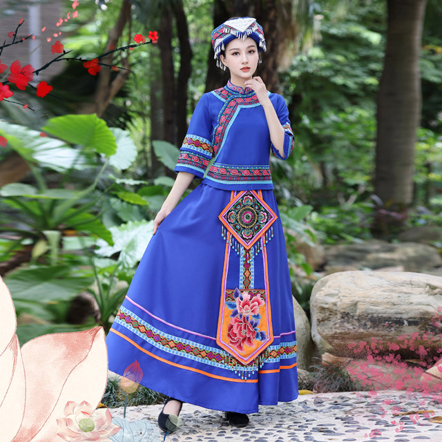 Zhuang costumes for women adults Guangxi Zhuang costumes March 3rd ...