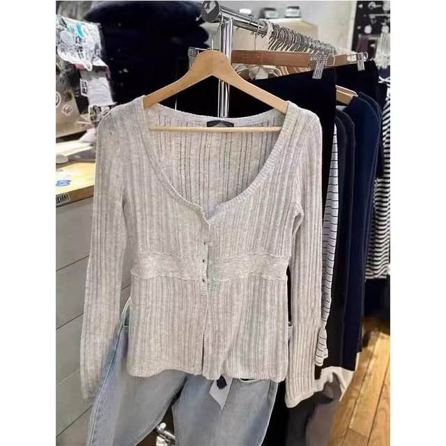 BM official website light gray round neck button long sleeve knitted ...