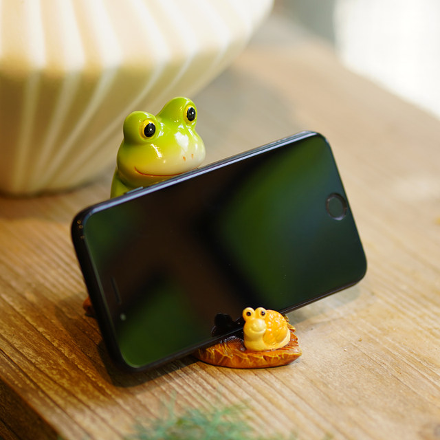 Desktop frog mobile phone tablet stand office desk cute ornaments ...