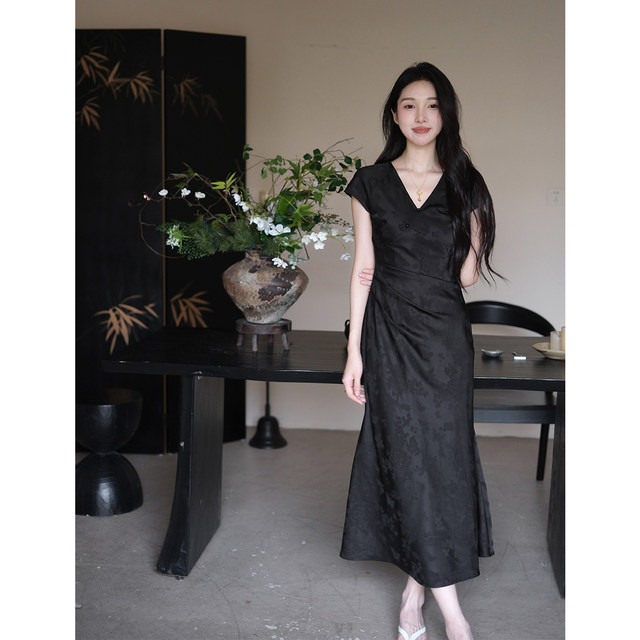 The new Chinese -style purple satin improved cheongsam long skirt V ...