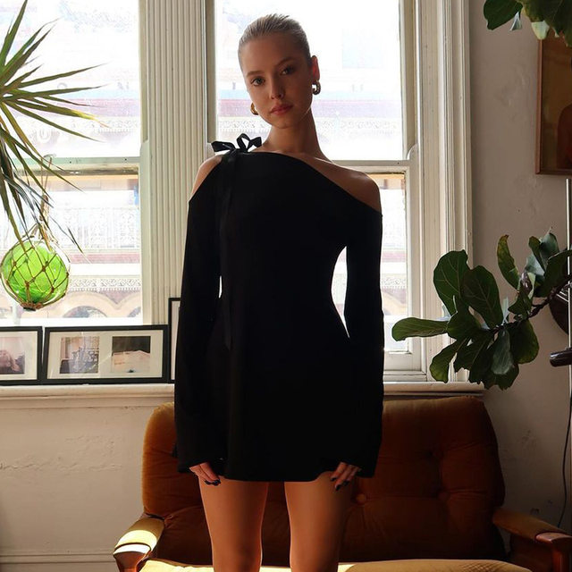 Ahagaga design sensation sloping, exposed long -sleeved long -sleeved ...