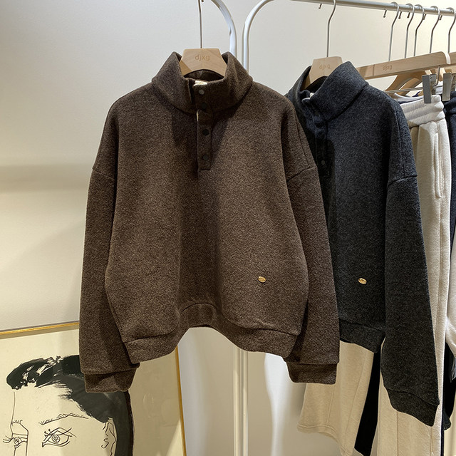 Simple atmospheric neckline plus velvet thickened outer set female 2024 new explosion autumn and ...