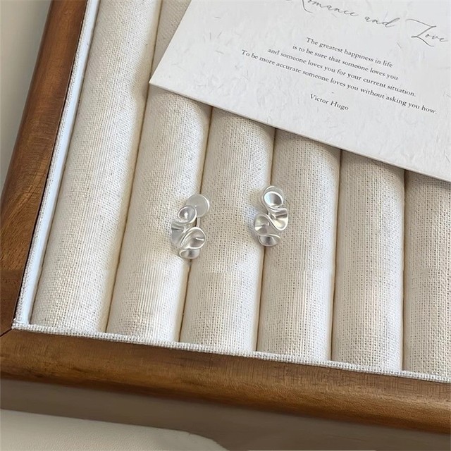 Cream flowers Japanese flower silicone ear clip without ear pierced ...