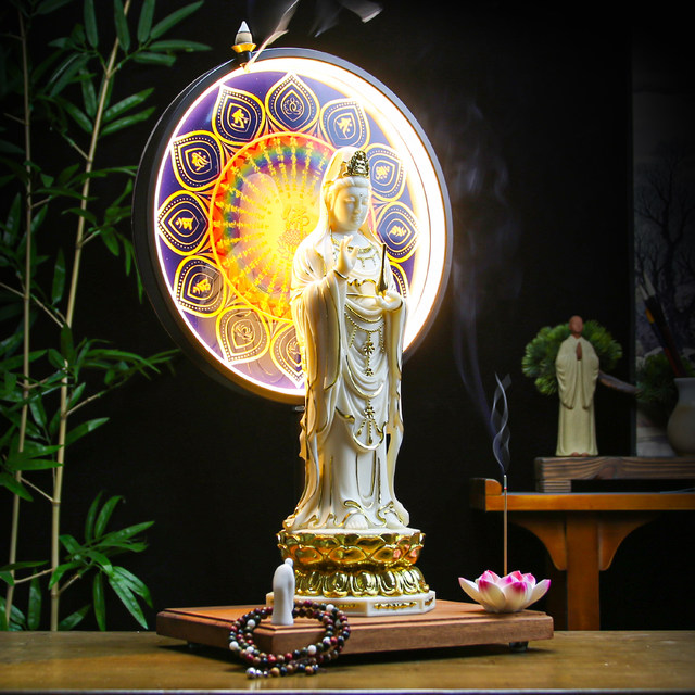 Jing Bing Guanyin Bodhisattva statue of Nanhai Guanyin Station stands ...