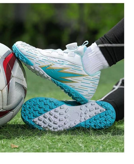 Pick up the leakage, rotate buttons, children's football shoes TF ...