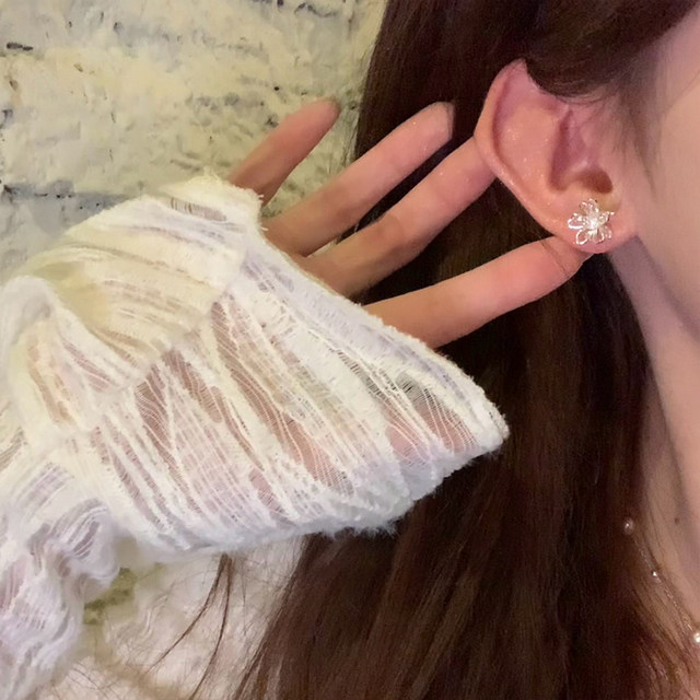 Hollow flash zirconium flower earrings suitable for spring high-end ...