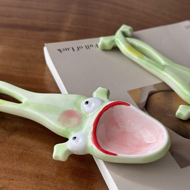 Ugly spoon frog spoon creative sand sculpture funny gift ceramic hand ...