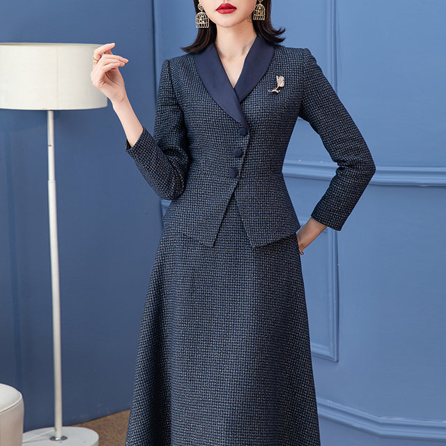 Xiaoxiangfeng fake two dresses in autumn and winter women's 2024 new ...