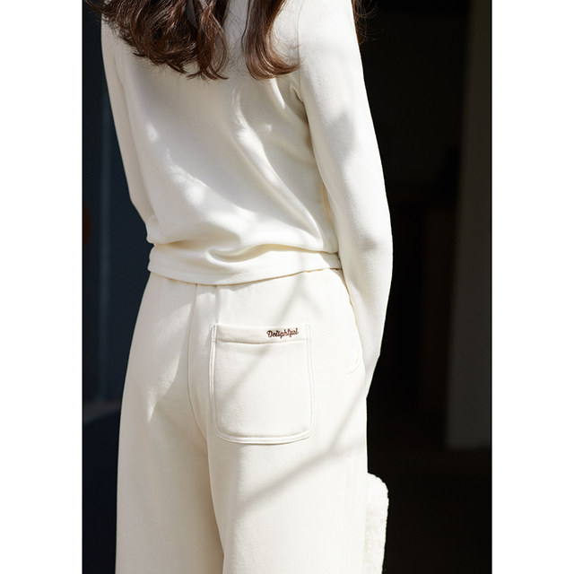 Misaz just needed to return to the field, fluffy pouredon, half -neck ...