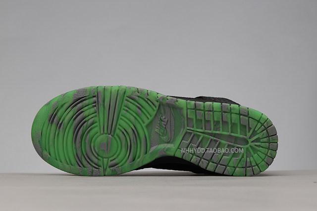 Cow coax Nike Dunk Mid Premium Black Green in the Black Green in the ...