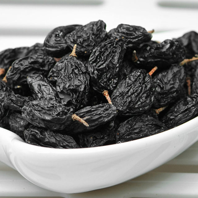 New Xinjiang specialty grade large grain black currant raisins 500g ...