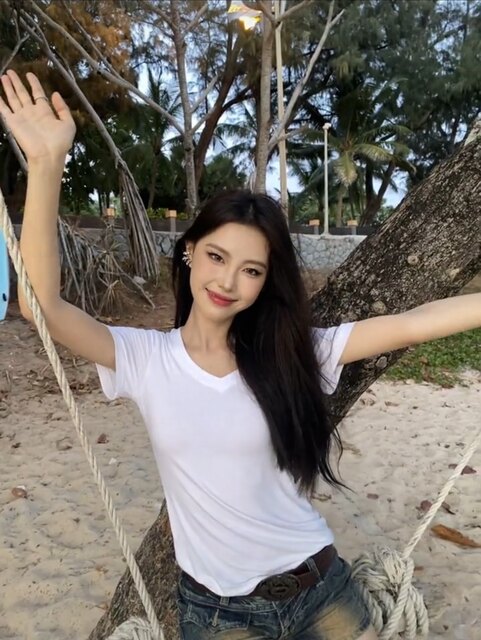 Devo of Den official authentic hot girl slim -fitting white T -shirt female Qishan Ming chestnut ...