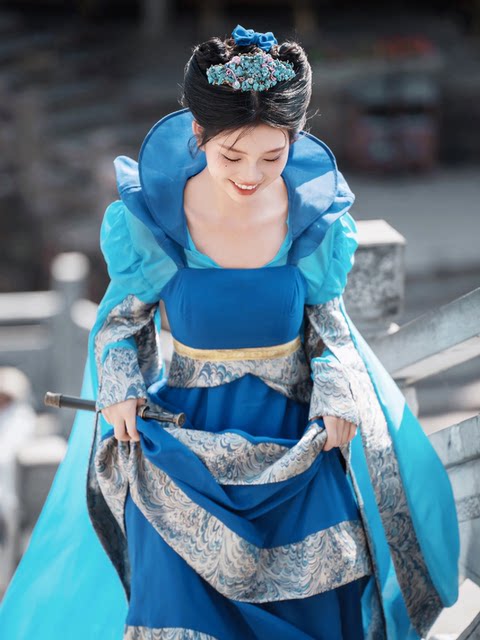 Long Kui wide-sleeved flow fairy skirt with the same style of ancient ...