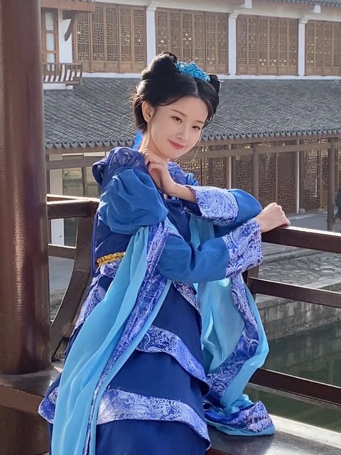 Long Kui wide-sleeved flow fairy skirt with the same style of ancient ...