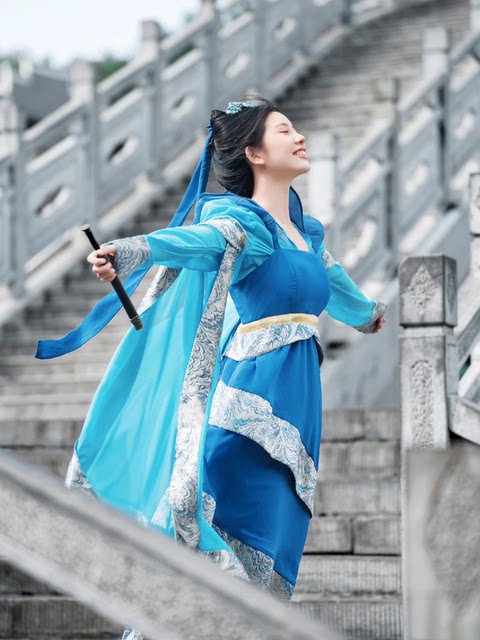 Long Kui wide-sleeved flow fairy skirt with the same style of ancient ...