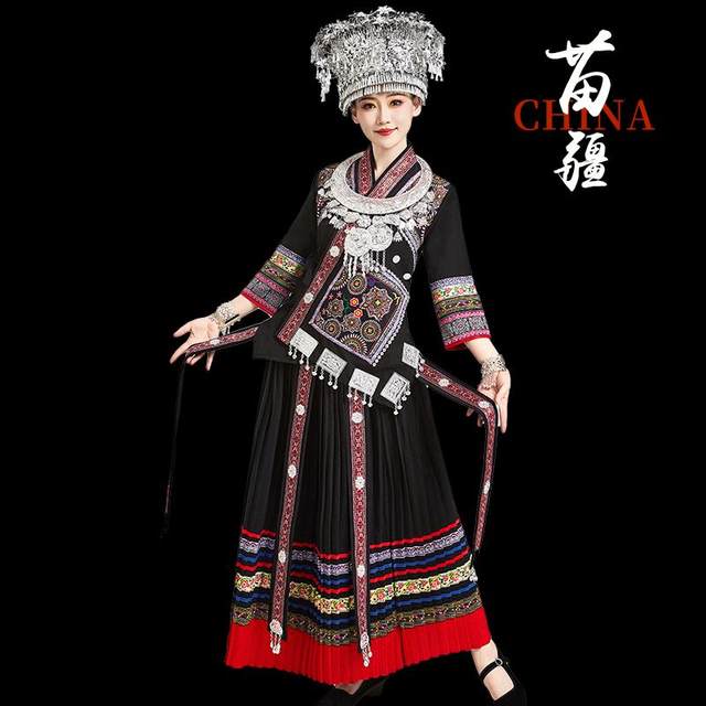 Ethical clothing female Miao ethnic groups of Guangxi Zhuang Yao and Yi ...