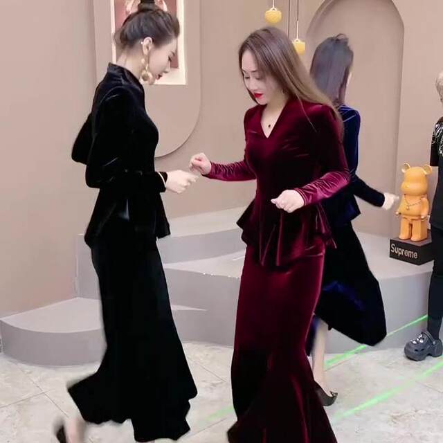 Elegant and fashionable high-end velvet two-piece set for women's ...