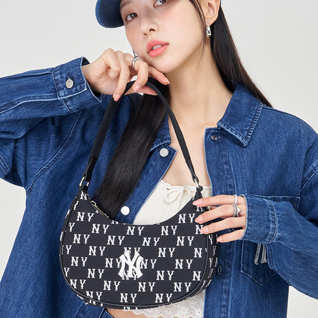 MLBMLB men and women couple retro old flower underarm bag fashionable one-shoulder crossbody bag ...