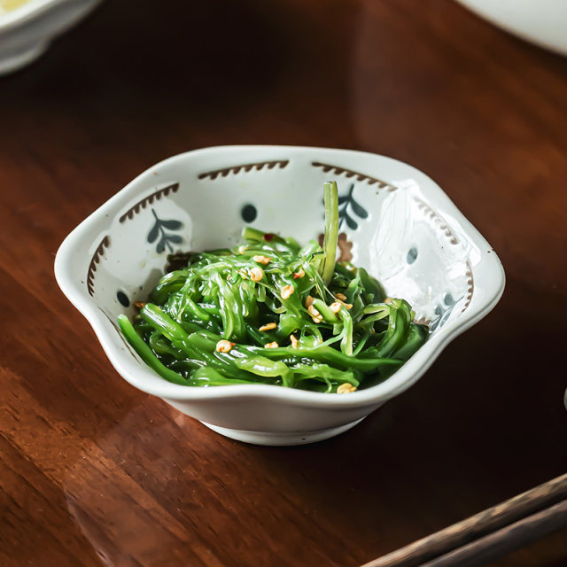 Good-looking special-shaped dish ceramic dipping sauce dish barbecue ...